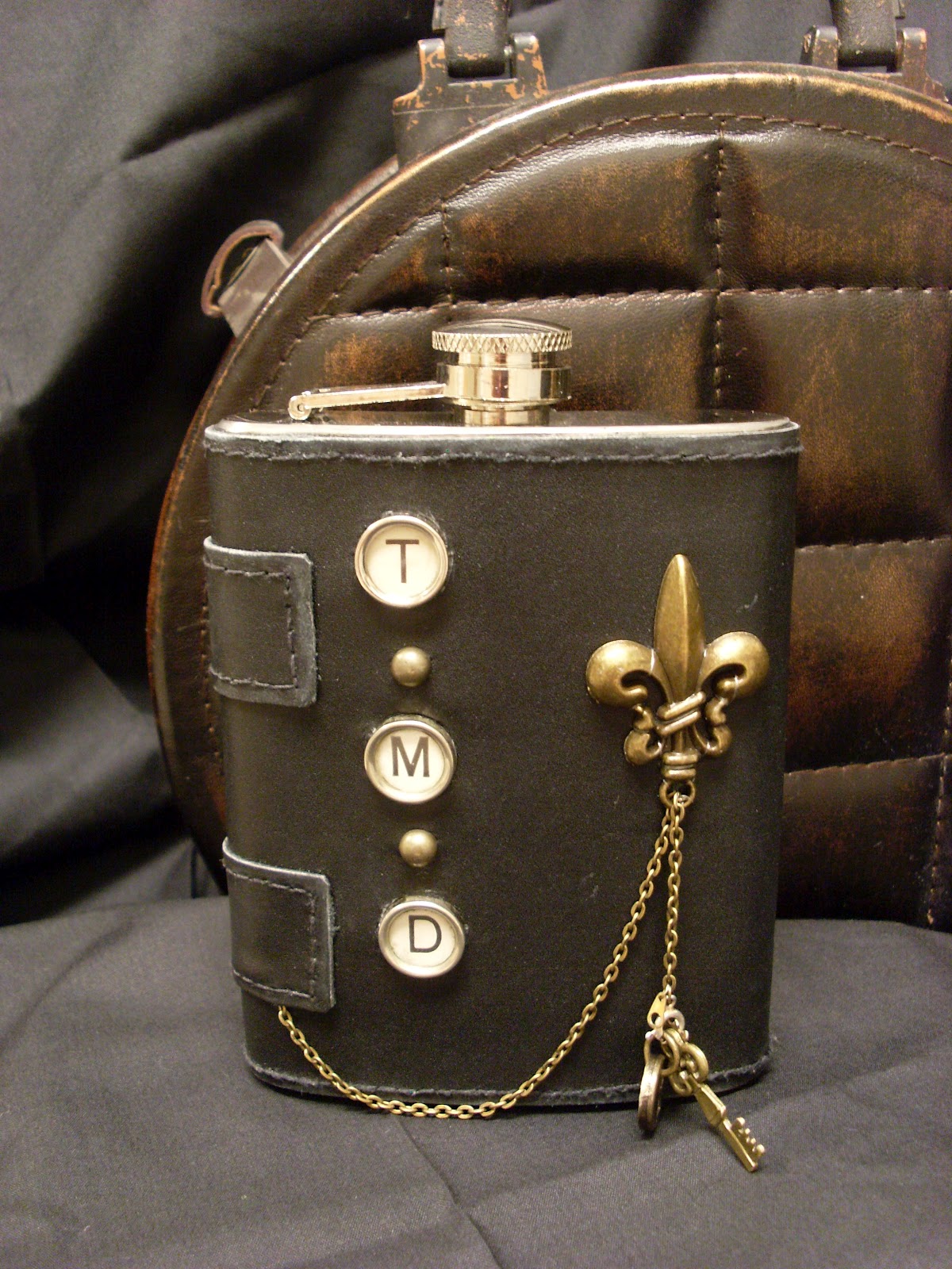 Felicia Bleu Rose: Crafts!: Steampunk Style Hip Flasks