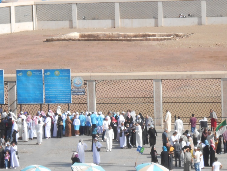 SENI LAMA MELAYU (MALAY OLDEN ART): Makam Saidina Hamzah dan para ...