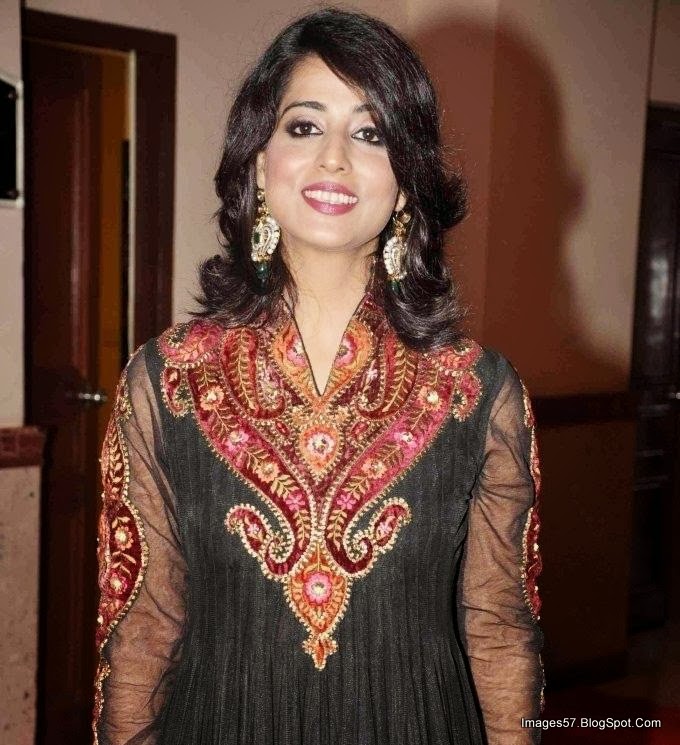 Images 57: Mahie Gill Spicy Stills