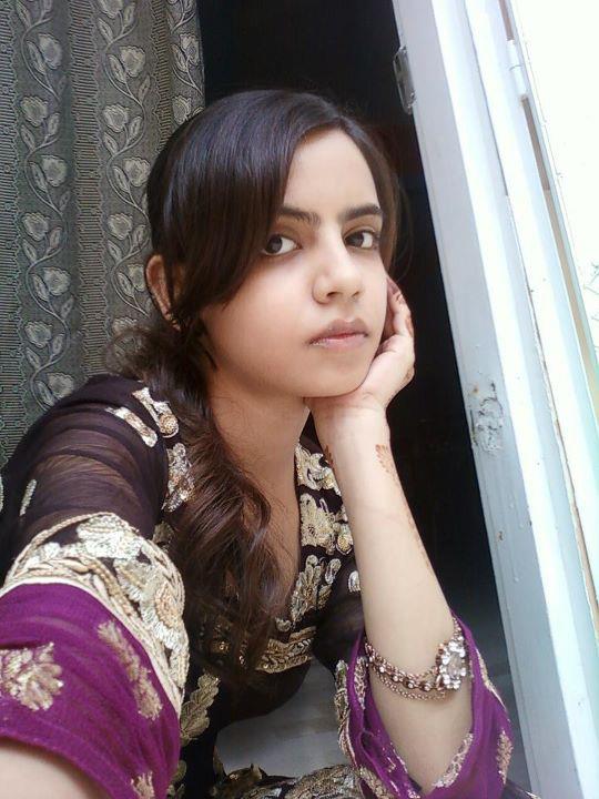 Desi Girls Fun Photo: Pakistani Desi Girls On Facebook Cover Photo