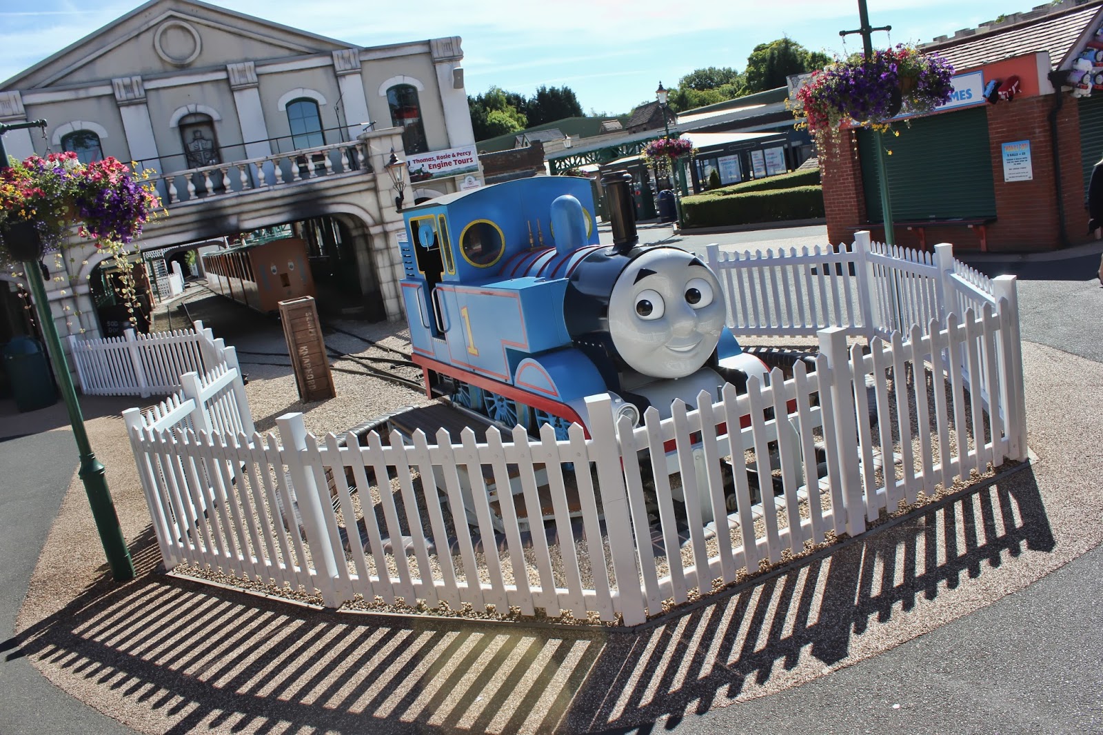 Say Yes to fun at Drayton Manor Park this Easter.