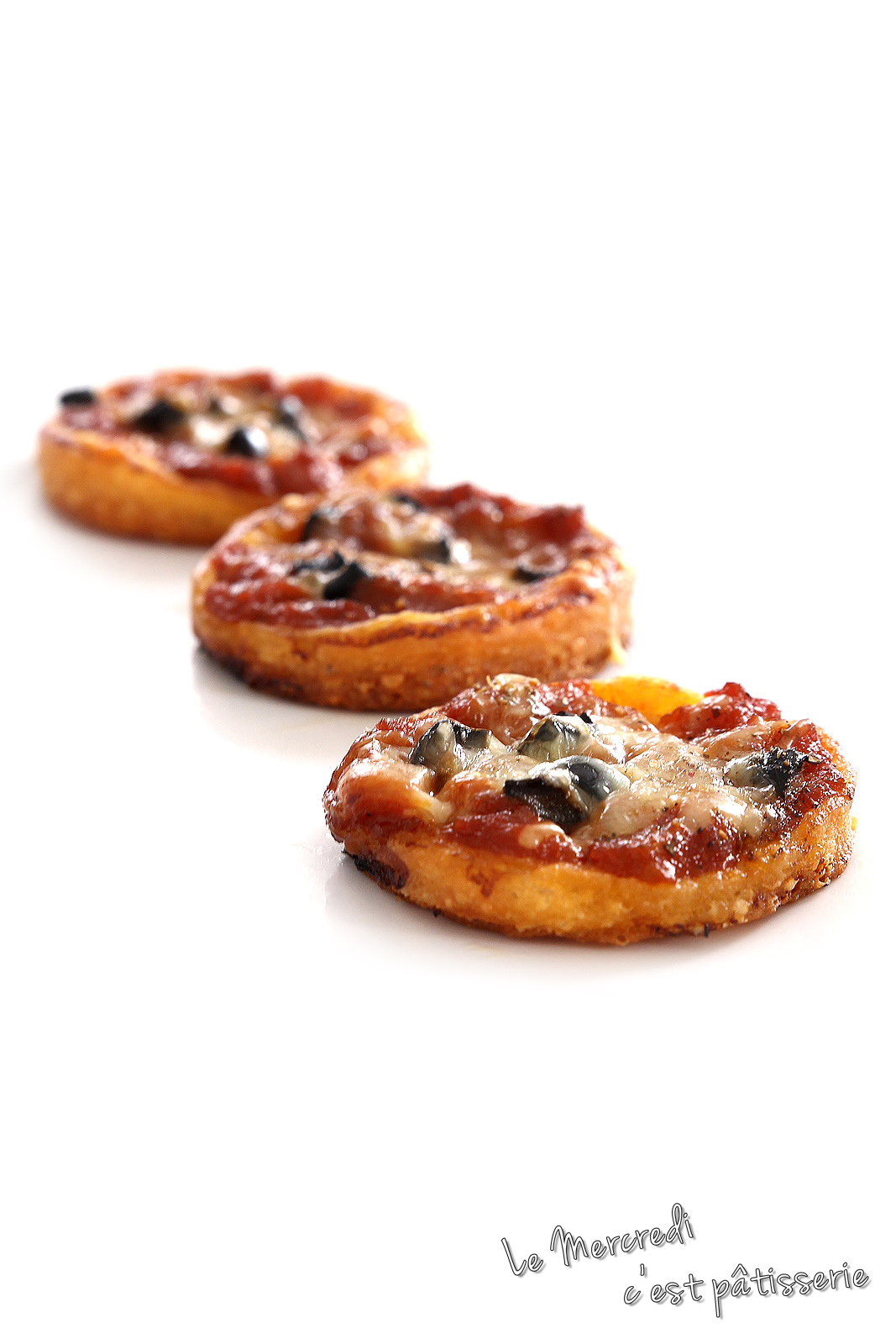Mini cheese pizzas