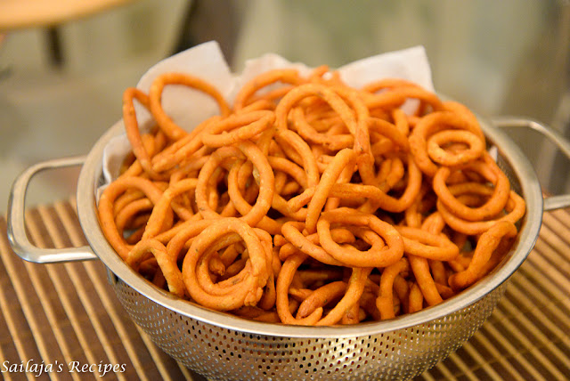 Sailaja's Recipes: Chegodilu/Muruku