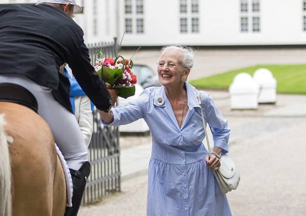 Queen Margrethe and Princess Benedikte greeted Graasten Ring Rider Parade