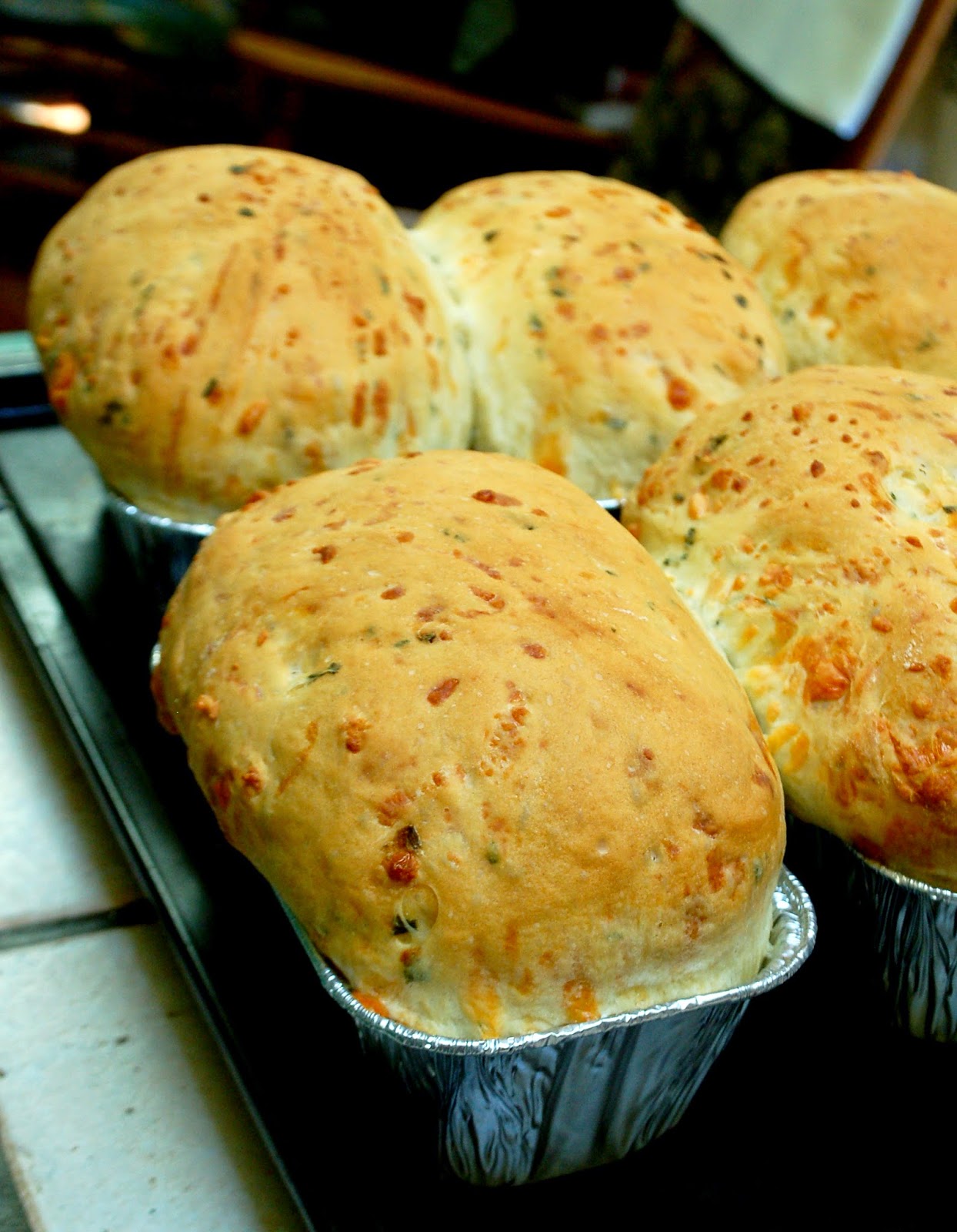 The Spice Garden: Chive-y Cheddar Bread