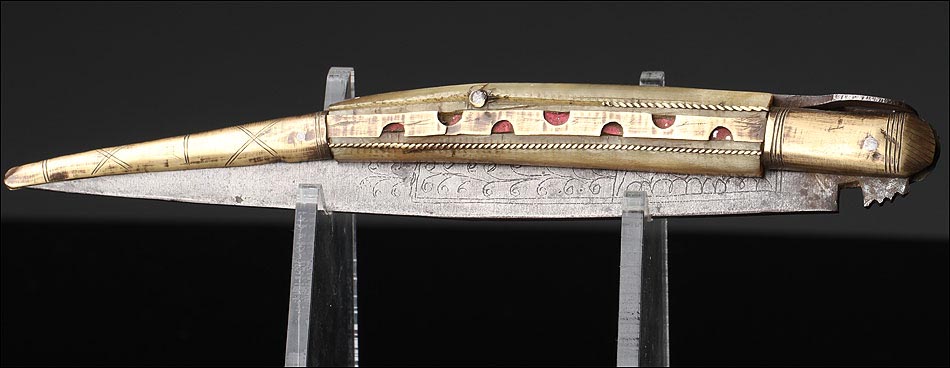 Bibliotecas y mi colección de libros : 496.-Daga (Arma blanca)