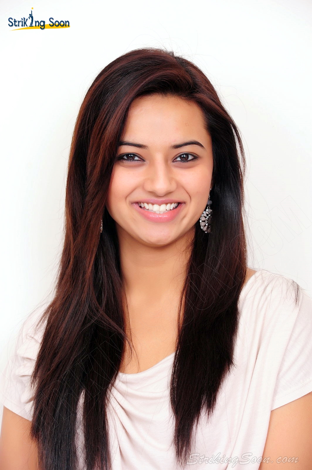 Isha Chawla Photoshoot Images « strikingsoonofficial