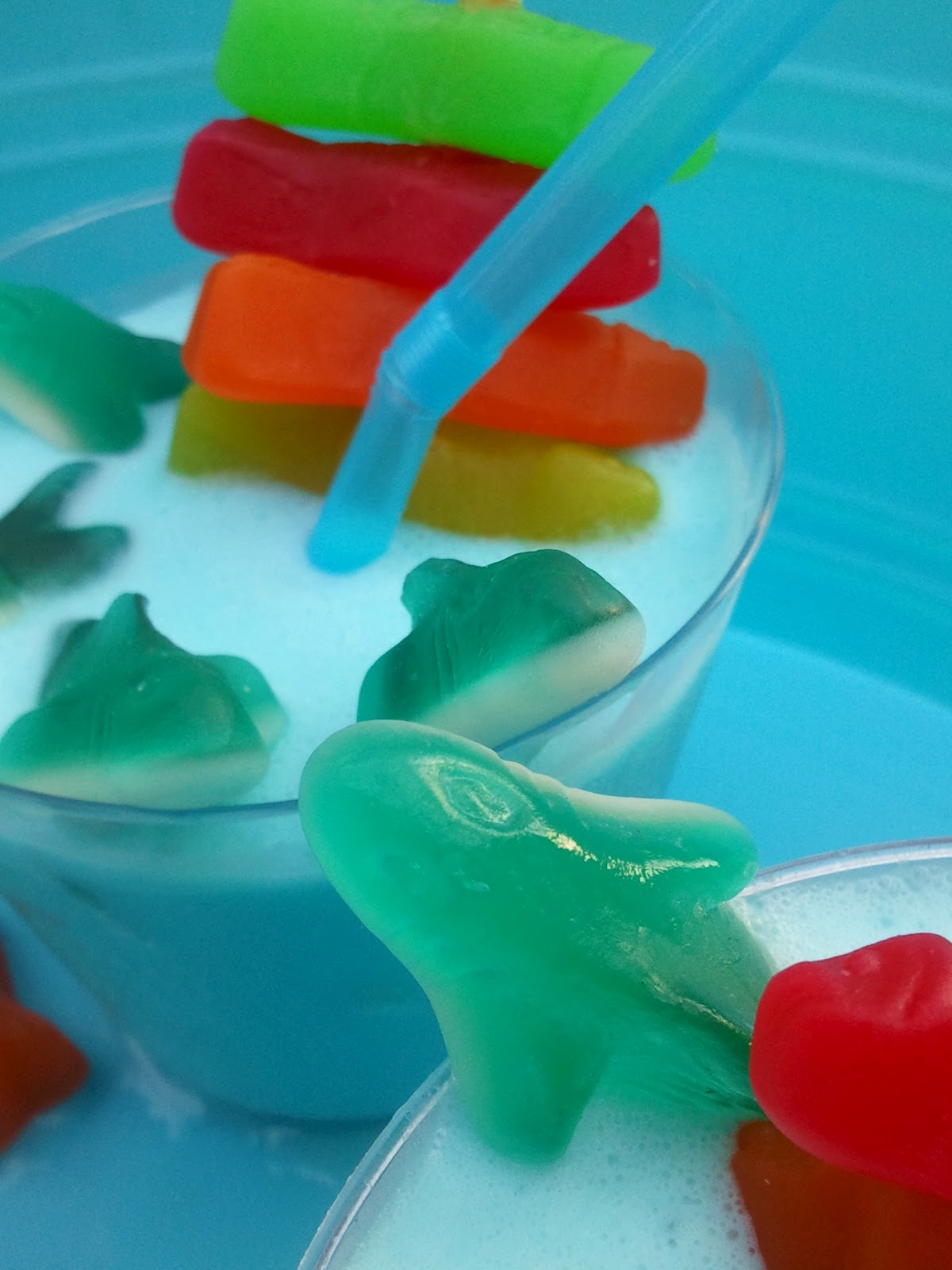 chica chocolatina: Shark Week- Shark Attack Shake