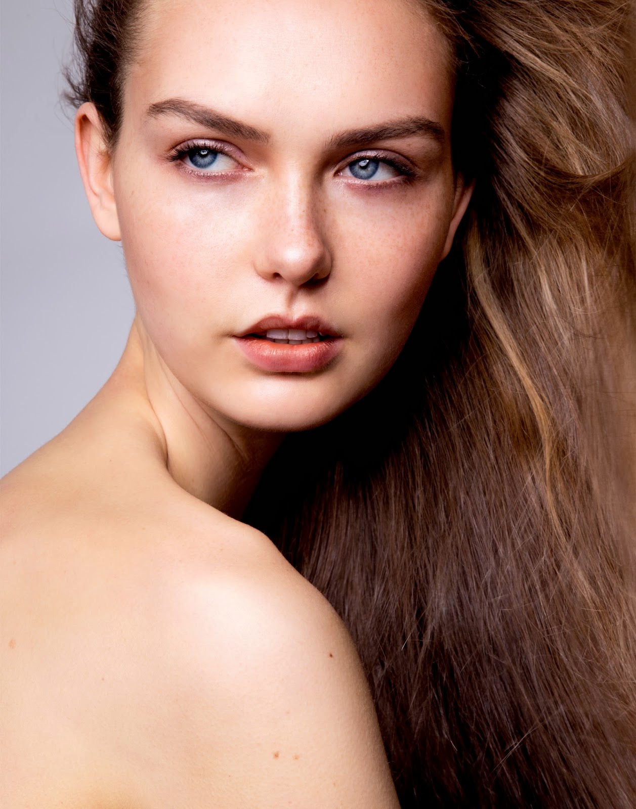 MAJOR MODEL WOMEN: Robin Laird by Robert Clyde Grima