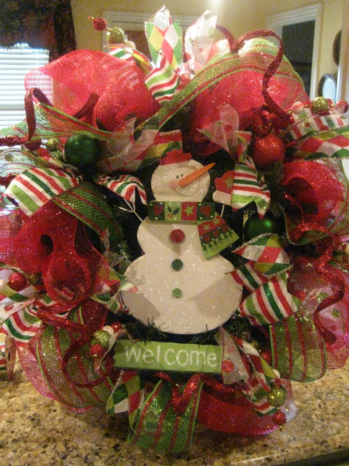 Kristen's Creations: Christmas Mesh Wreath Tutorial!