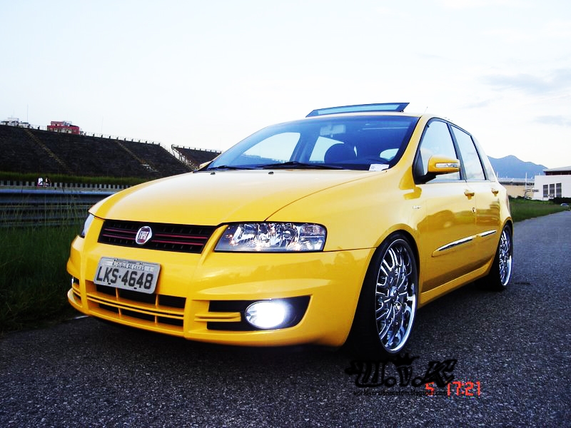 World Version Custom: Fiat Stilo + Rodas aro 20"