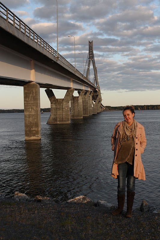 Petras Snicksnackiga blogg: Dagens nagel, läsa tidningen, outfit ...