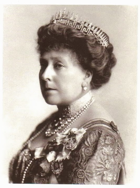 Royalty & Pomp: 11/17/13