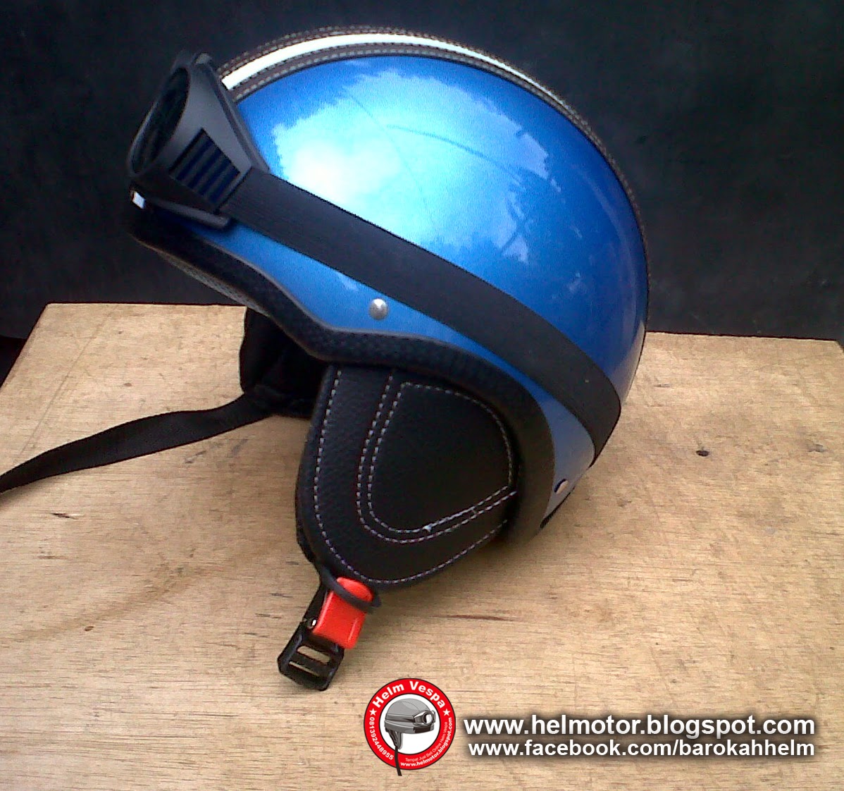 Helm 75 Biru Line BW ~ Helm Vespa