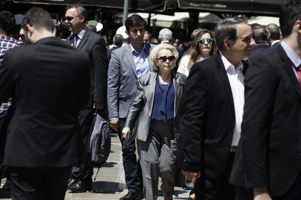 ΠΡΕΖΑ TV ©: Όλη η εγχωρια διαπλοκη παρηλασε στη κηδεια του Κωνσταντινου ...