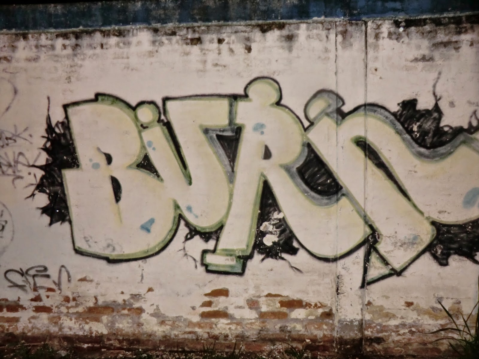 Graffitis: Décimo - ß: Graffitis Yurgaky.