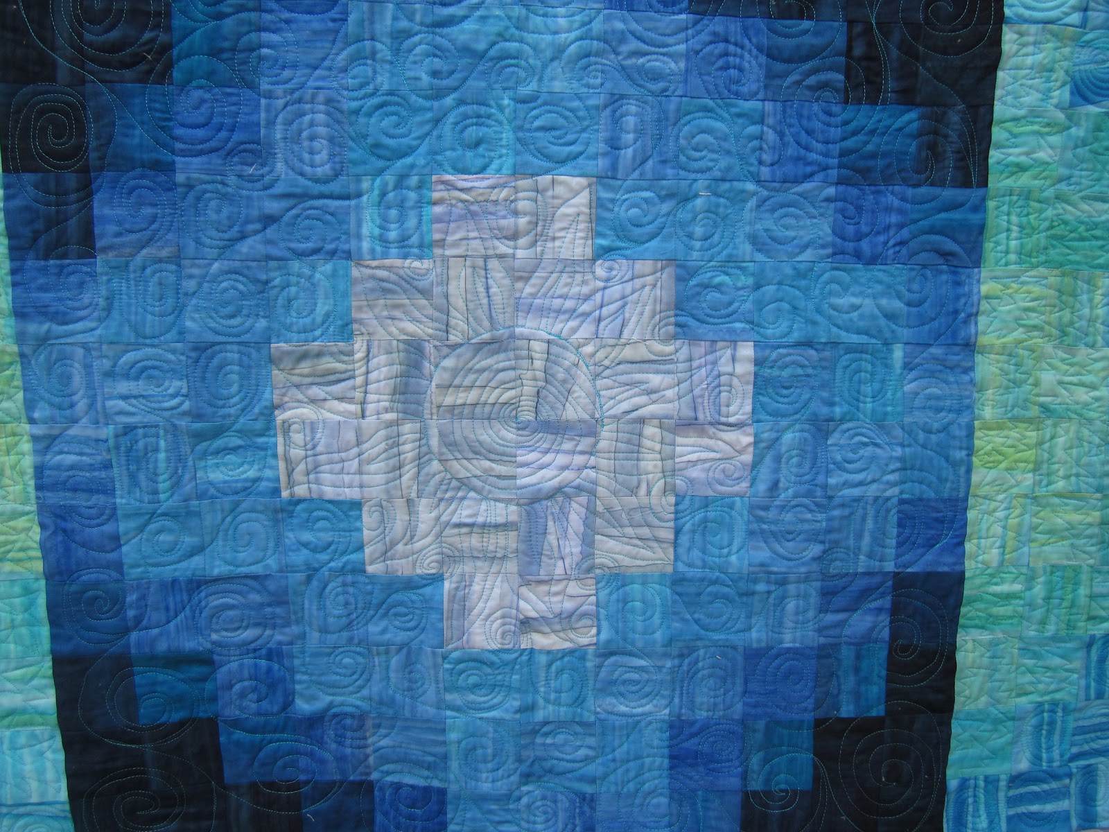 Quilter in the Closet: Sleeping Beauty - Blogger's Quilt Festival