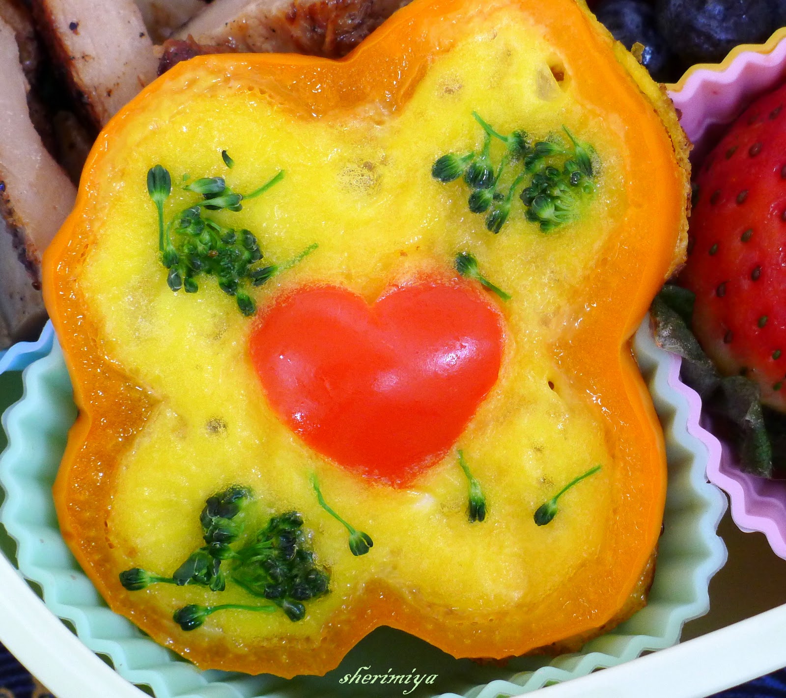 Happy Little Bento: Sweet Pepper Egg Bento