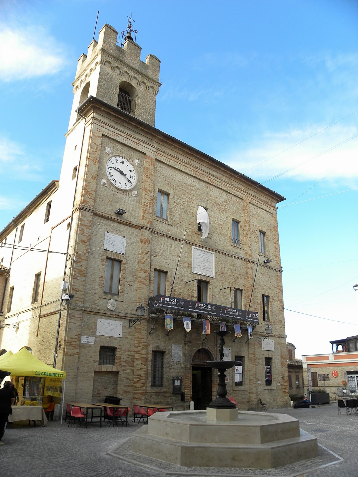 Castelfidardo ( AN ), capitale italiana della fisarmonica - THE MARCHE ...