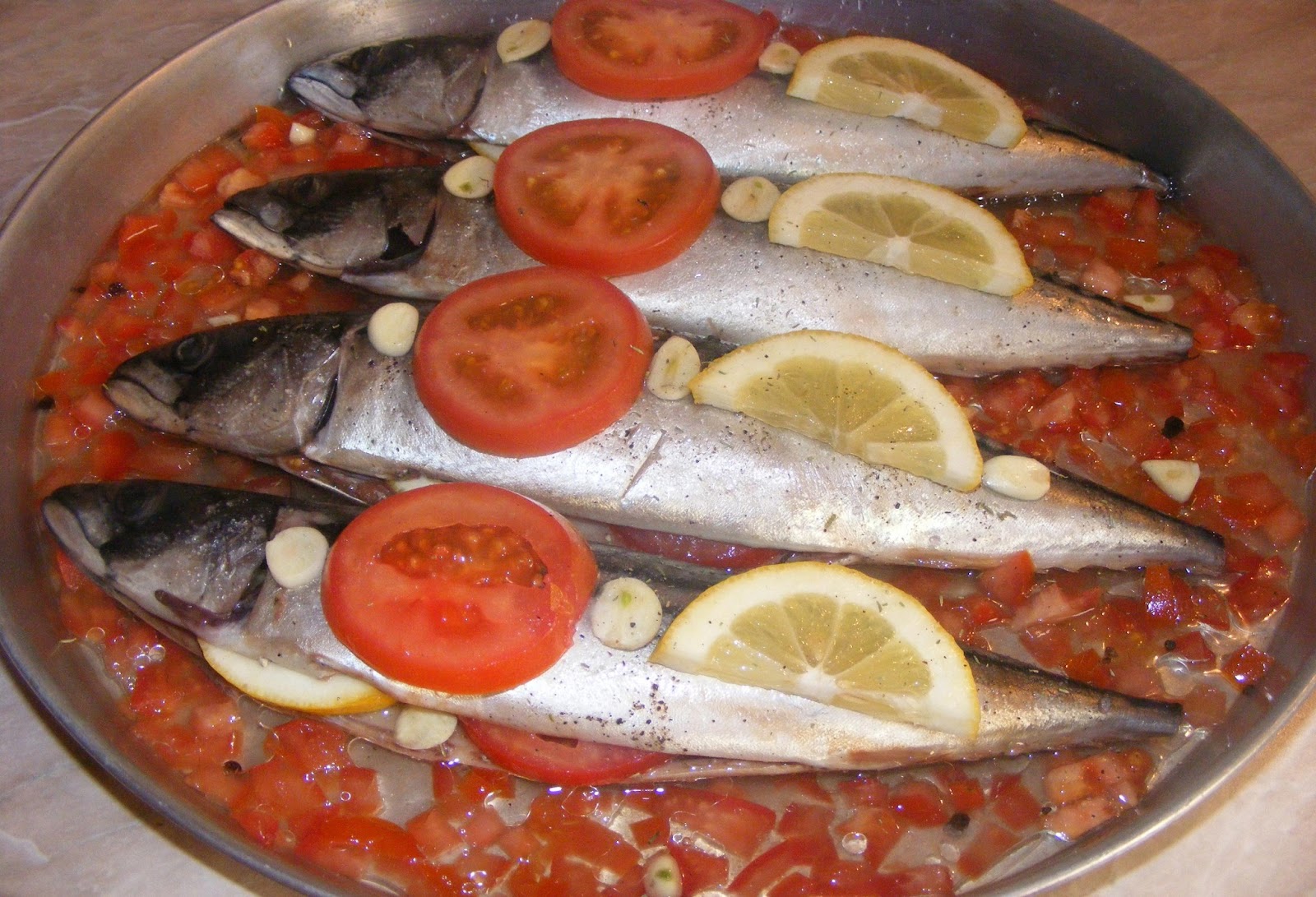 Macrou la cuptor Retete Macrou La Cuptor Cu Sos De Rosii Si Usturoi ...