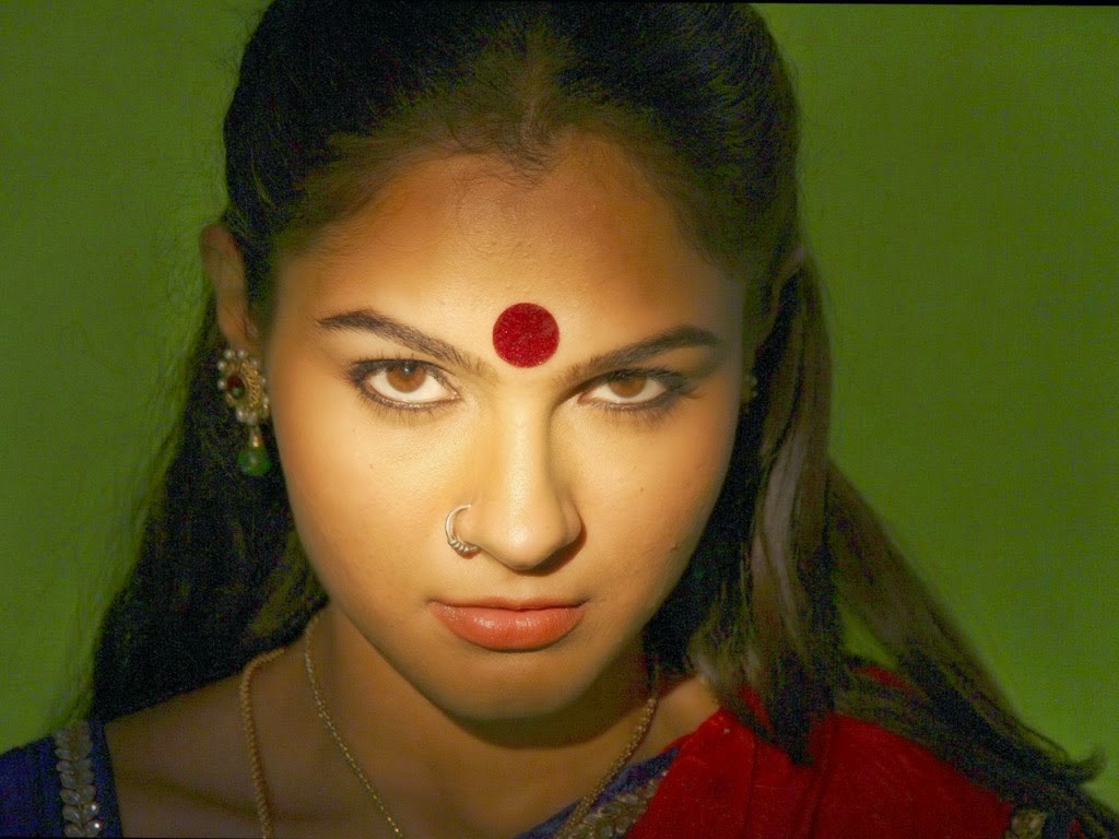 Aranmanai Movie Stills and Posters | cinesence