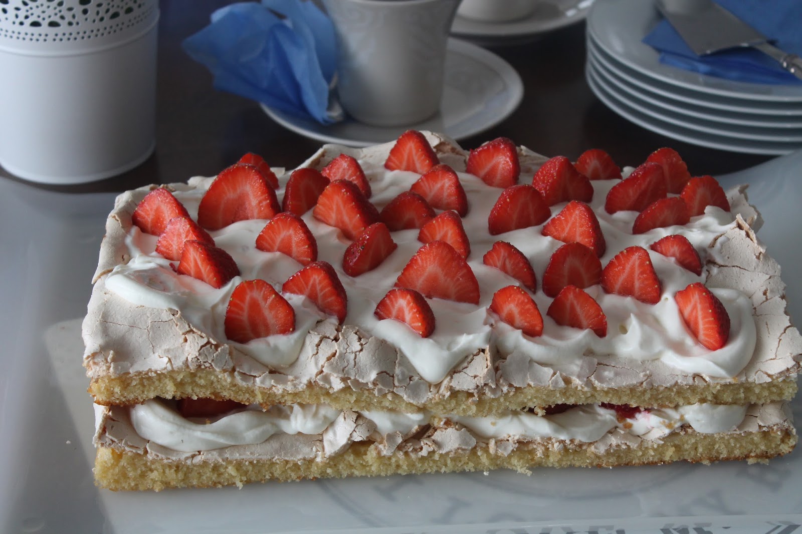 Sarin kotona: Mansikka britakakku