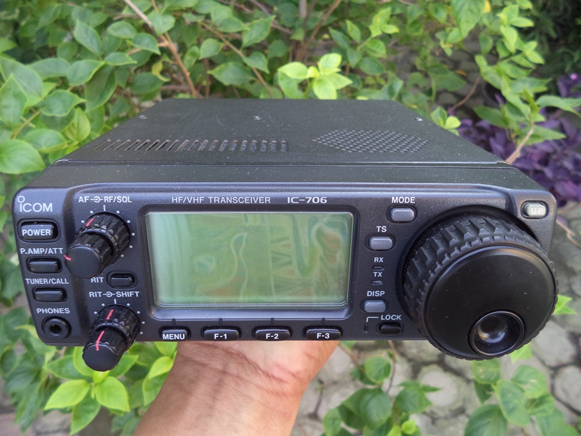 MEDAN RADIO: Icom IC-706 (terjual)