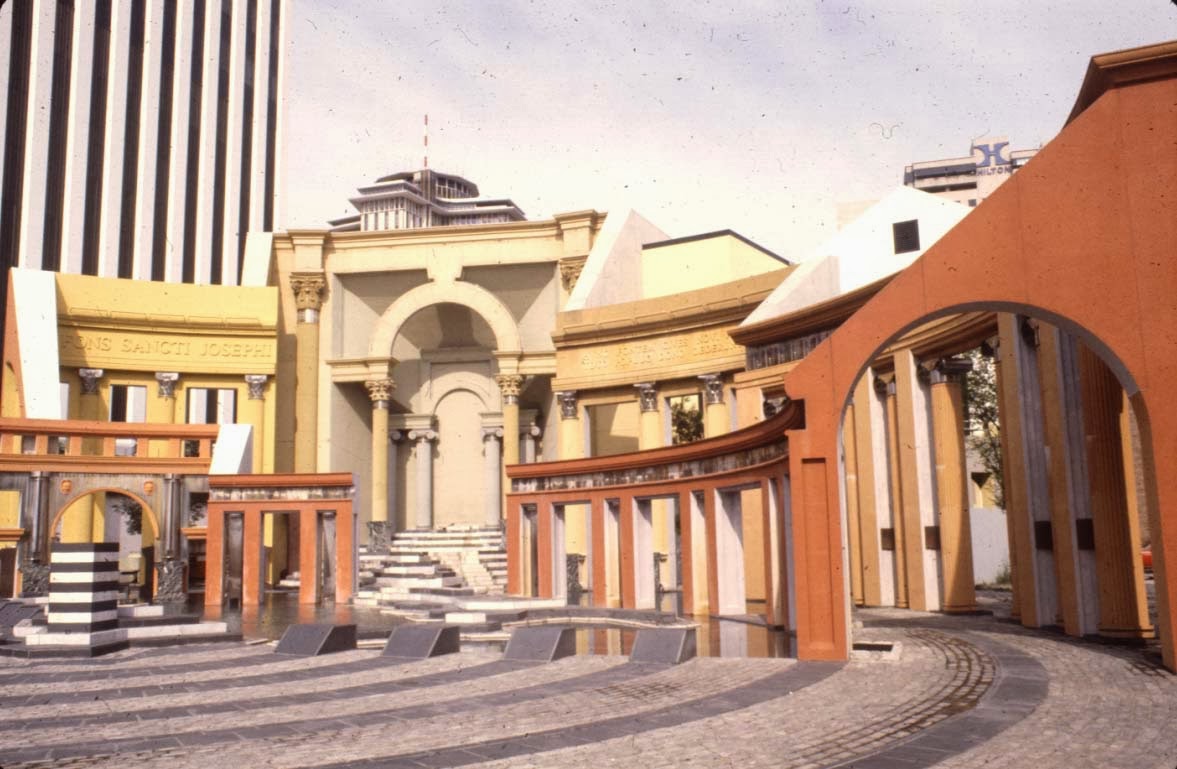 Plaza de Italia (Piazza d'Italia) ~ Arquitectura asombrosa