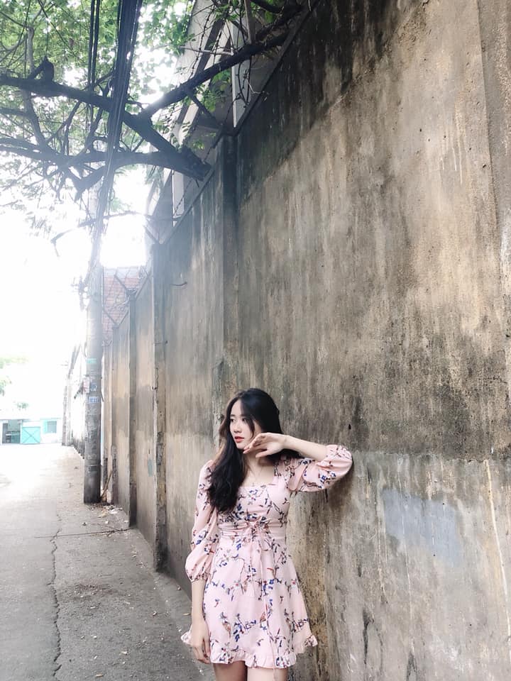 Thùy Linh - Anh thích hôn môi hay má,hỏi zậy thôi chứ ko cho đâu nhá ...