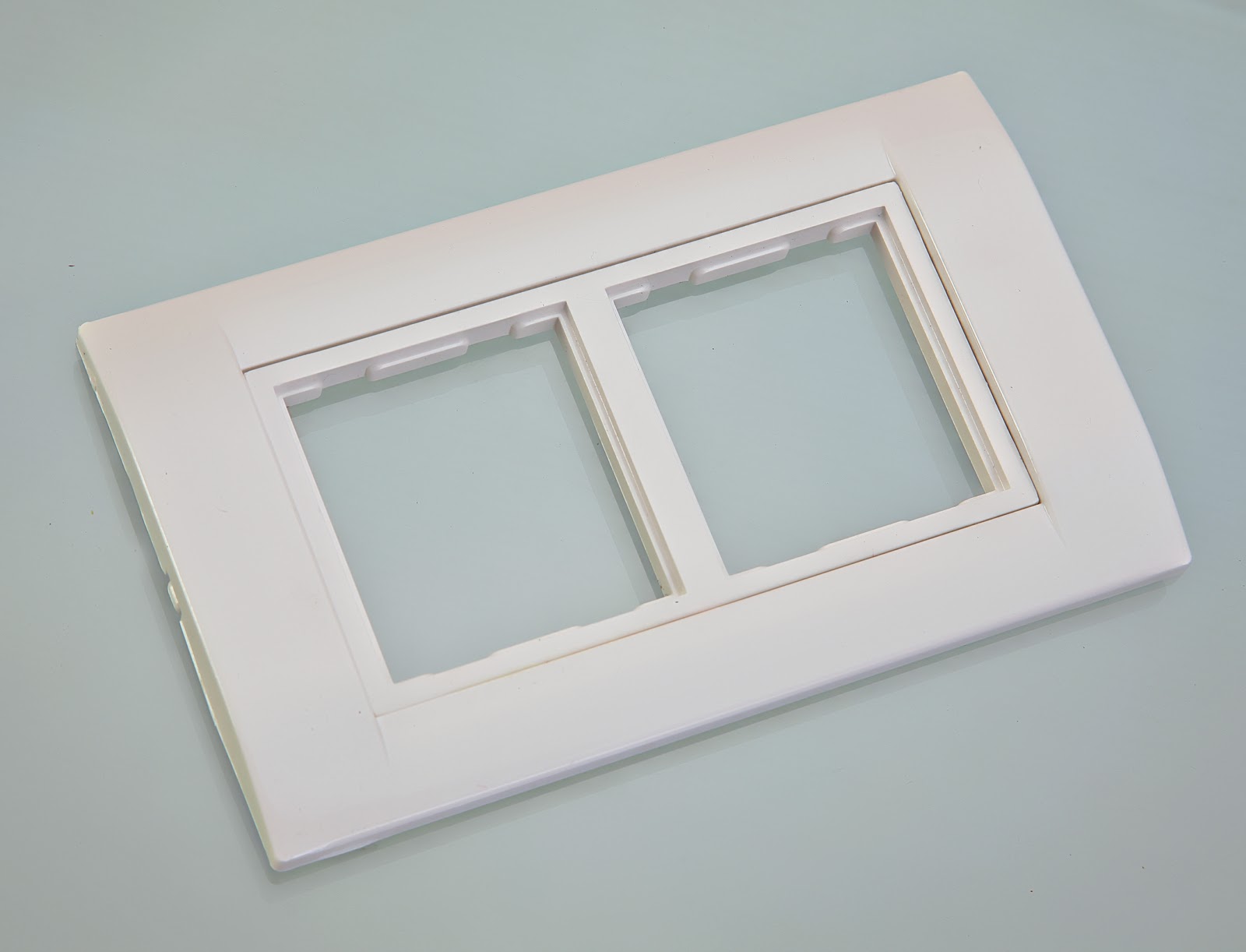 MODULAR PLATES AND SWITCHES