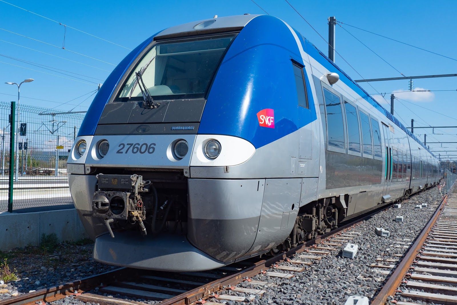 ÖFFENTLICHER VERKEHR: SNCF TER AGC Z 27606 > Annemasse