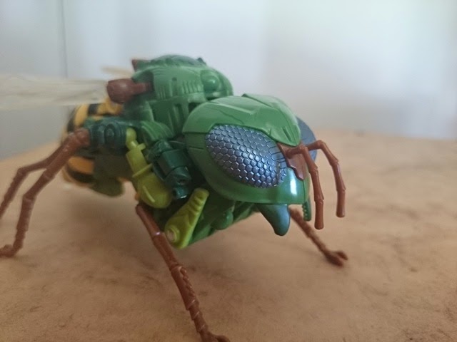 ChCse's blog: Toy Review: Transformers Generations Waspinator (IDW Deluxe)