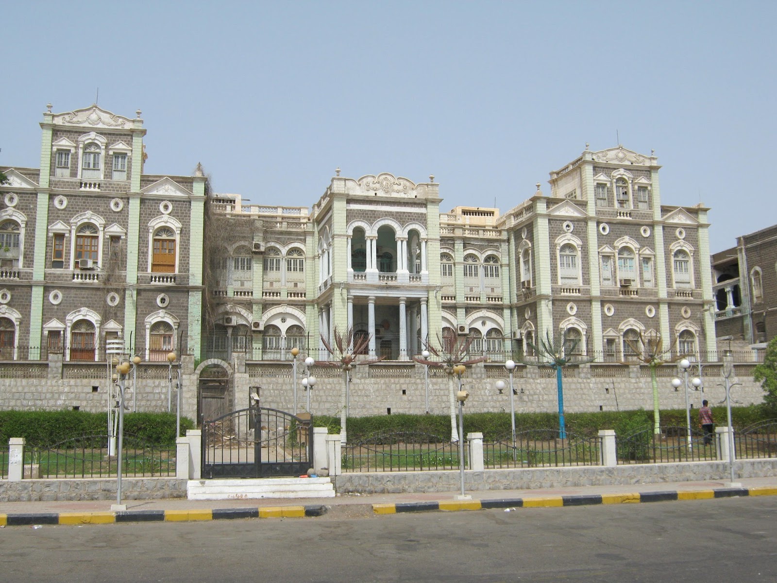 Simon in the Middle East: Aden