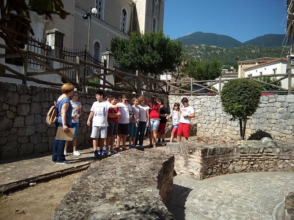 3o Δημοτικό Σχολείο Άμφισσας: ΠΟΛΙΤΙΣΤΙΚΕΣ ΔΙΑΔΡΟΜΕΣ ΣΤΗΝ ΑΜΦΙΣΣΑ