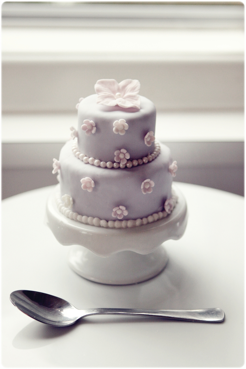 Sugar: Mini three tiered cakes