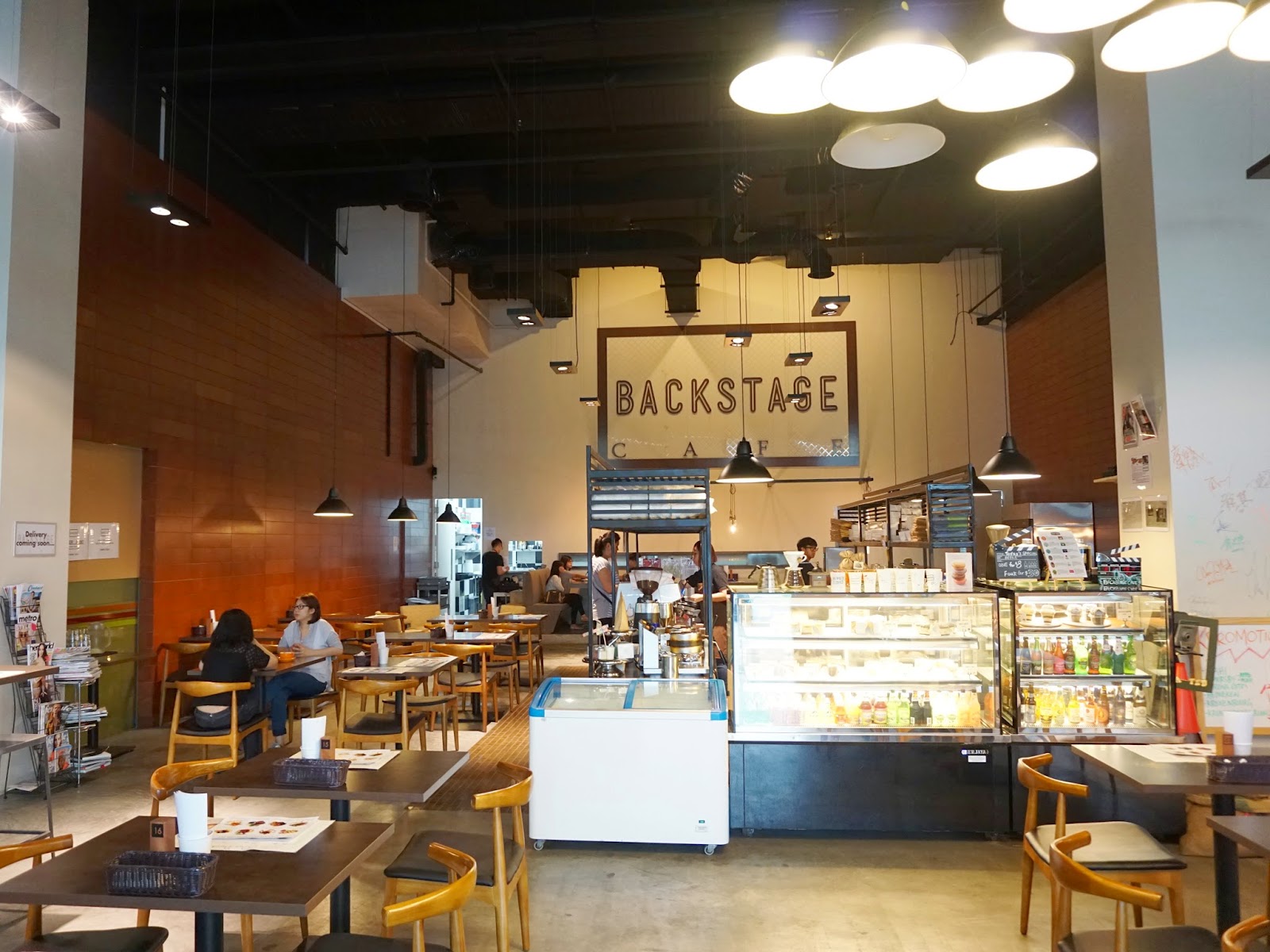 PinkyPiggu: Backstage Café @ Kallang Way