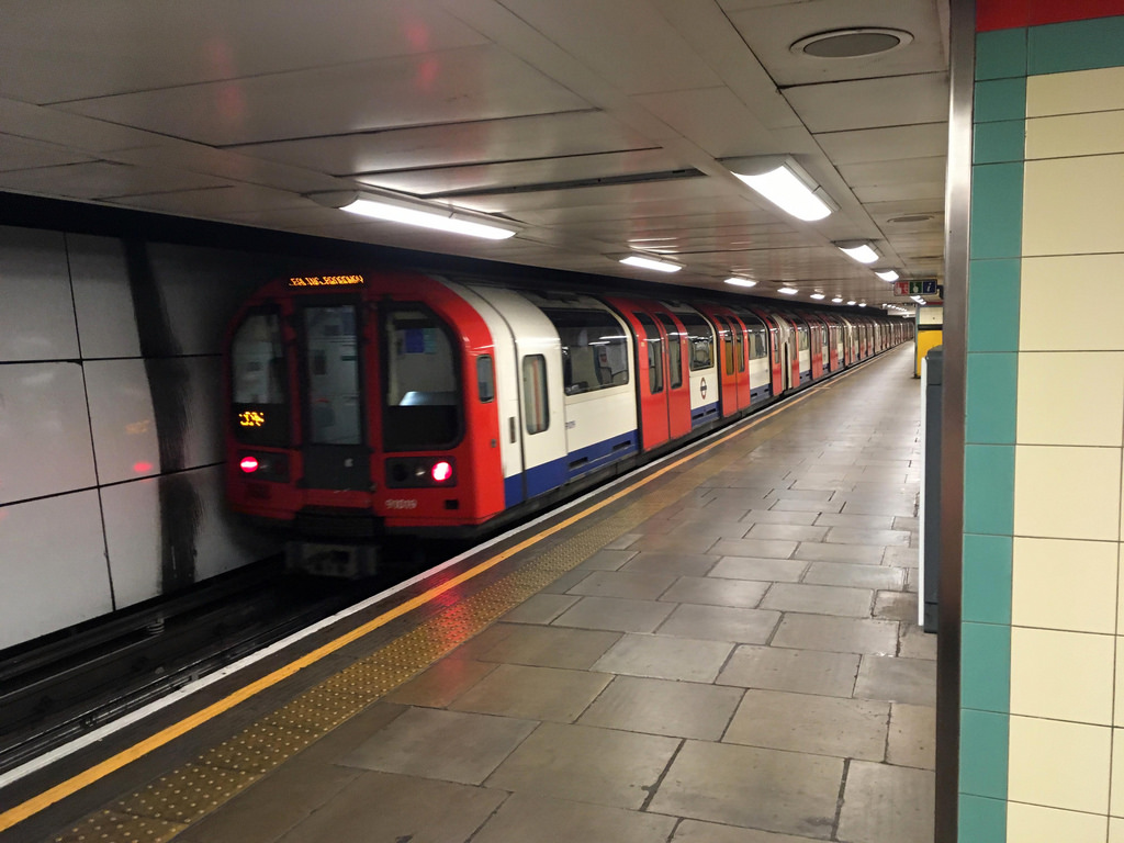 British Diesels and Electrics: London Underground 1992 Tube Stock ...