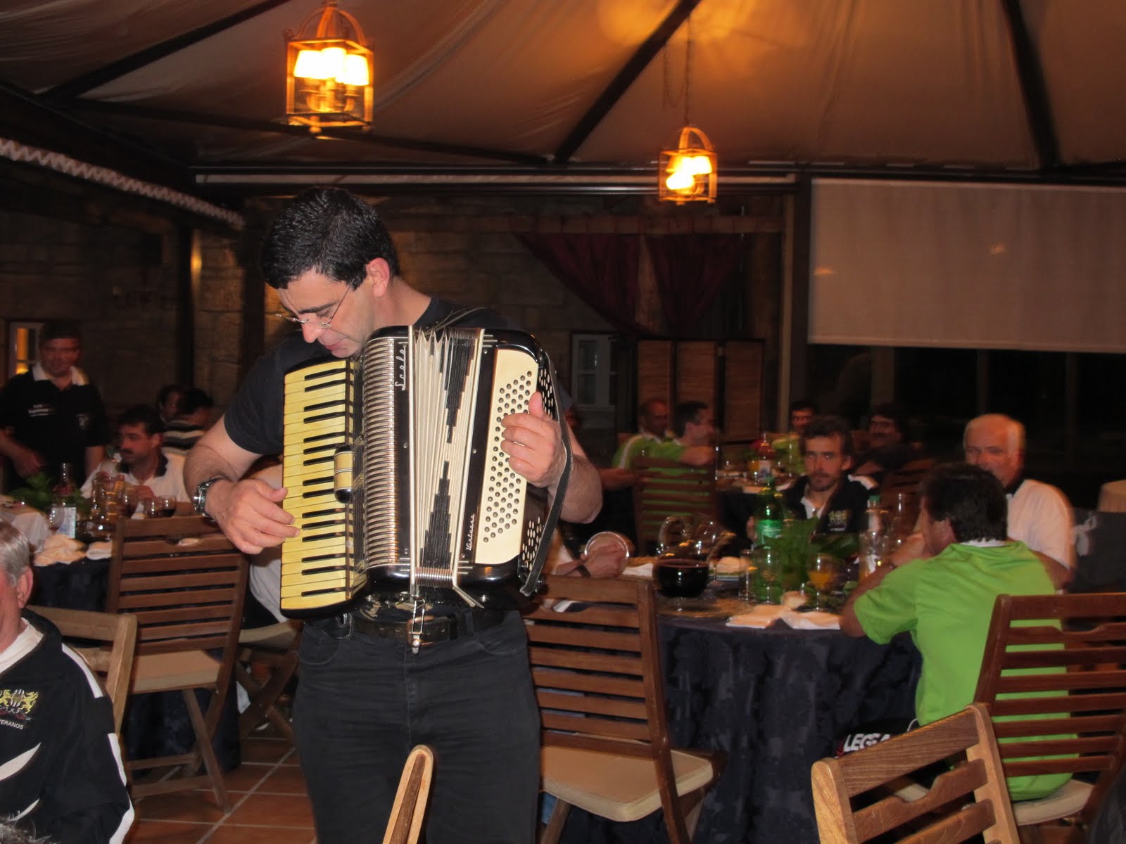 VETERANOS DO GRUPO DESPORTIVO DE OLIVEIRA DE FRADES: GDOF 2 - ESMOJÃES 1