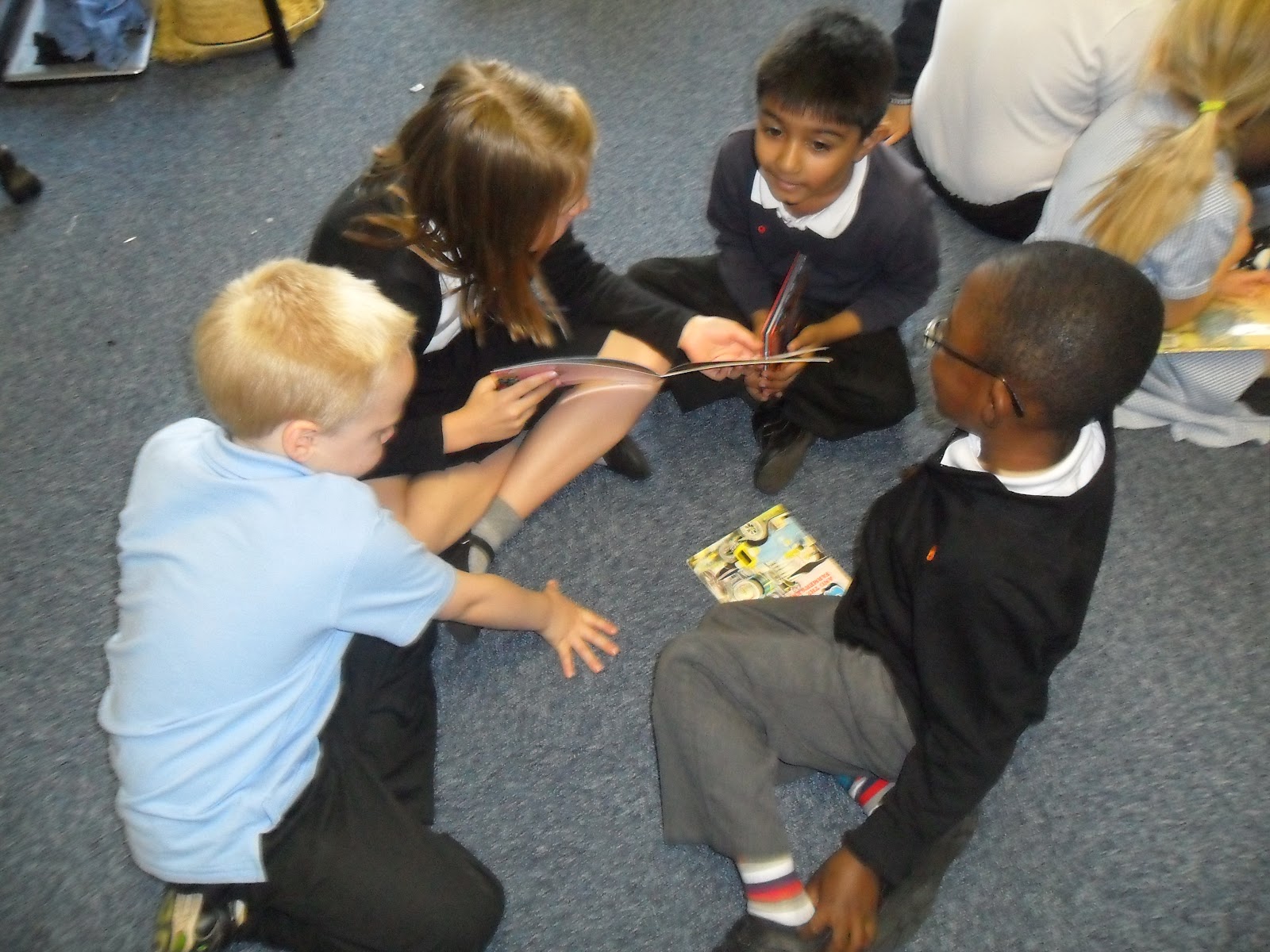 Begbrook Primary School Year 1: Reading with our buddies!