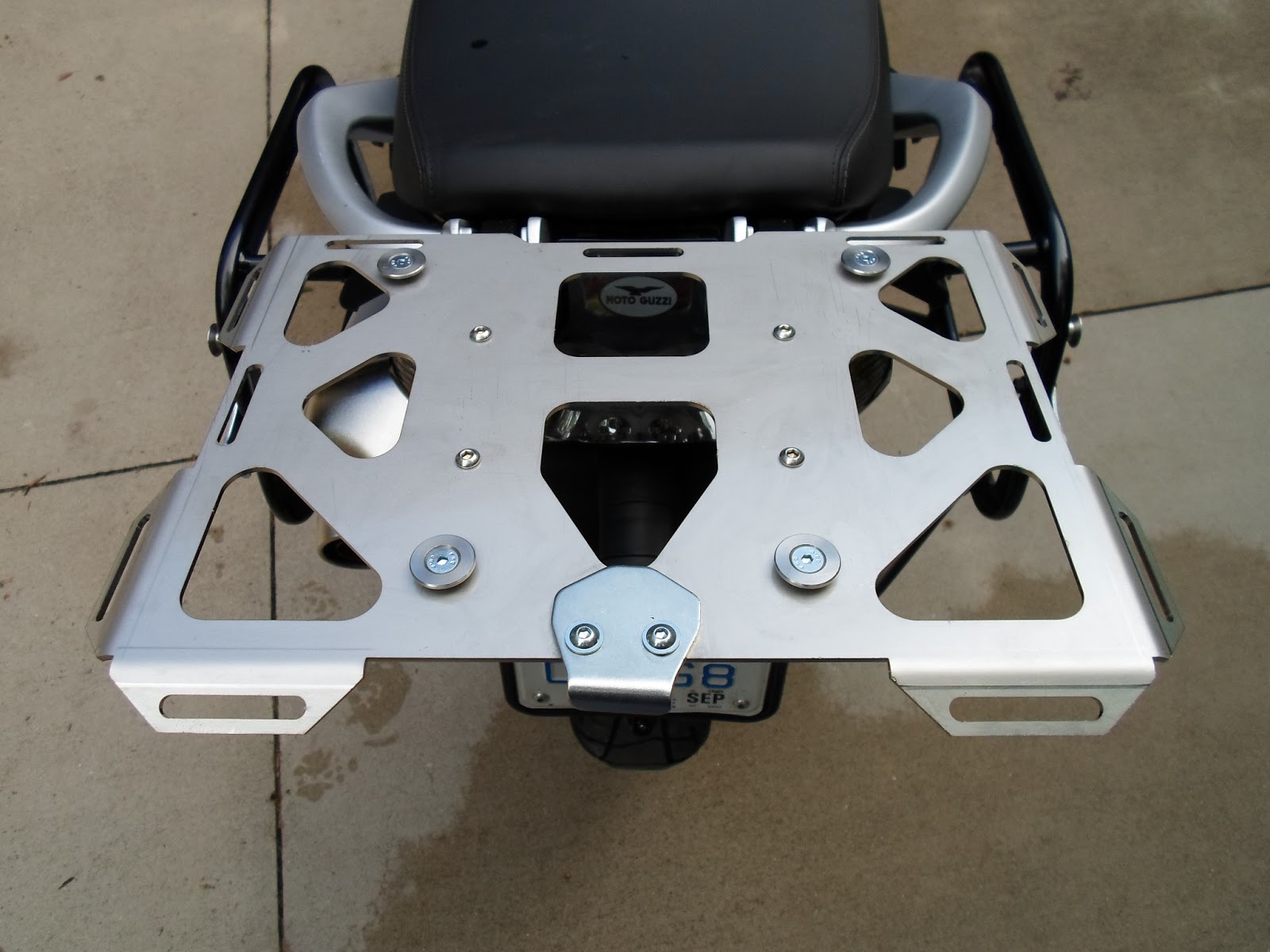 Moto Guzzi Stelvio NTX 2013: Revised rear rack for SWM topcase
