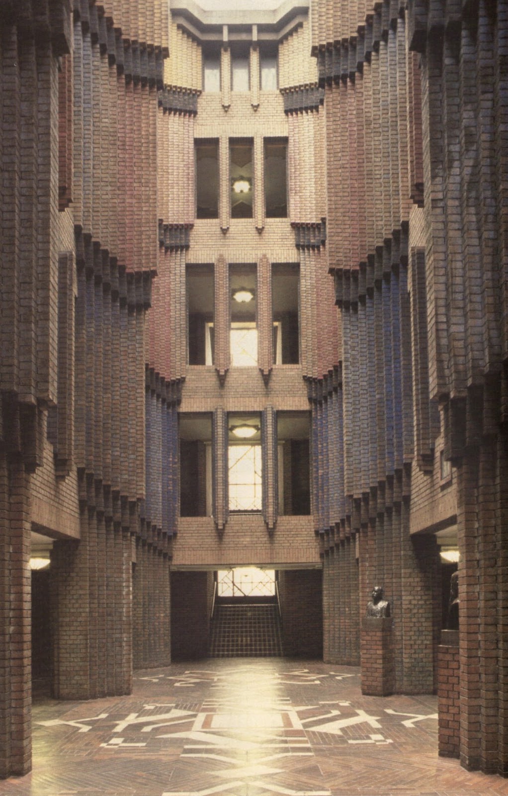 Punto al Arte: Edificio administrativo de la l. G. Farben de Peter Behrens Edificio ...