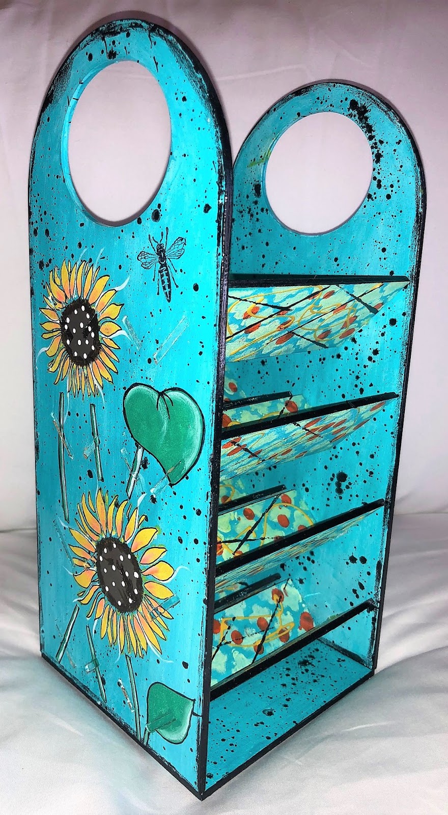 CREATIVITY IS CONTAGIOUS: PAINT SAINT PAINT HOLDER FROM TANDO CREATIOINS