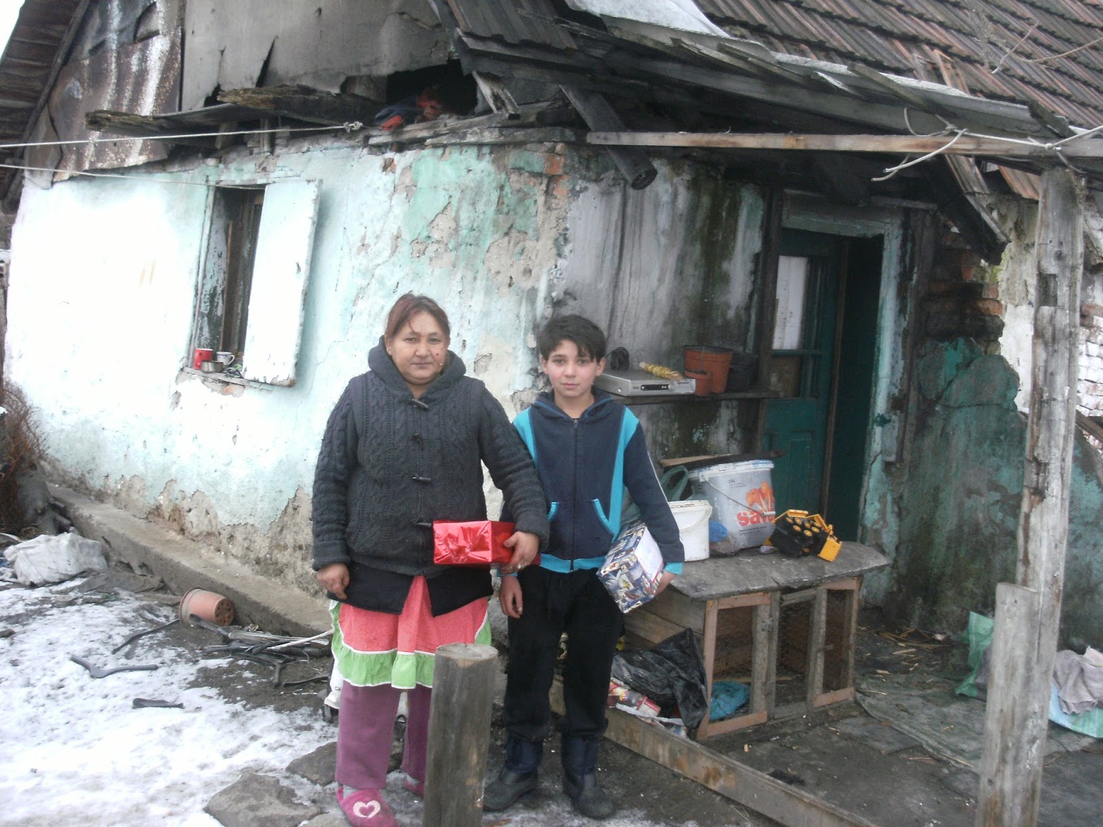 HUMANITY AT HEART Working in Romania: Shoeboxes for poor families in ...
