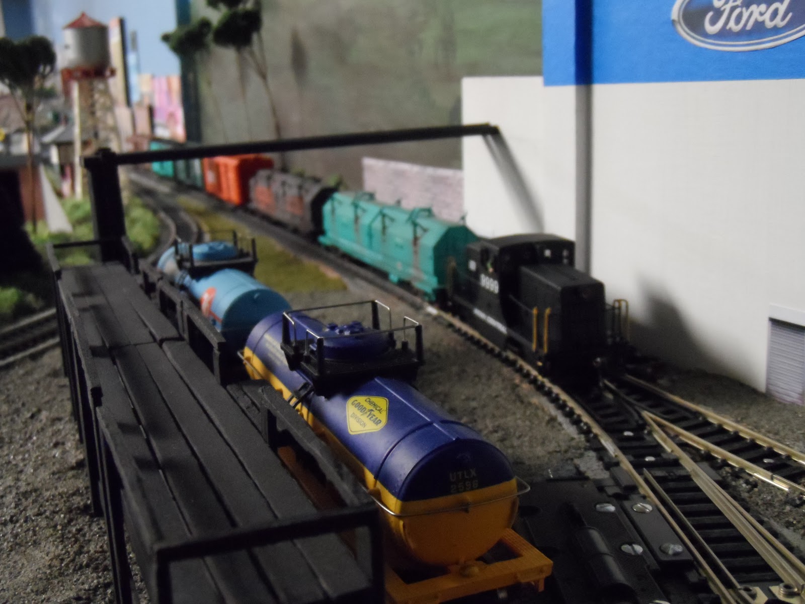 New York Central Train Layout: The Penn Central 9999 Project