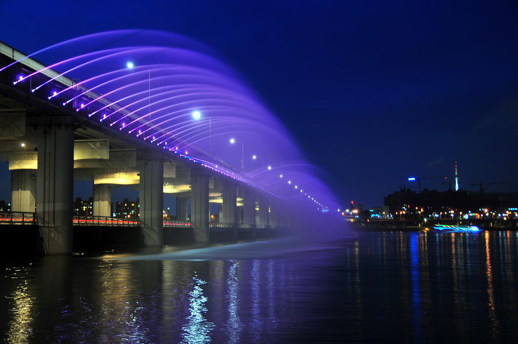 INTERESTING THINGS - Do You Know ??: WORLD's LONGEST BRIDGE FOUNTAIN
