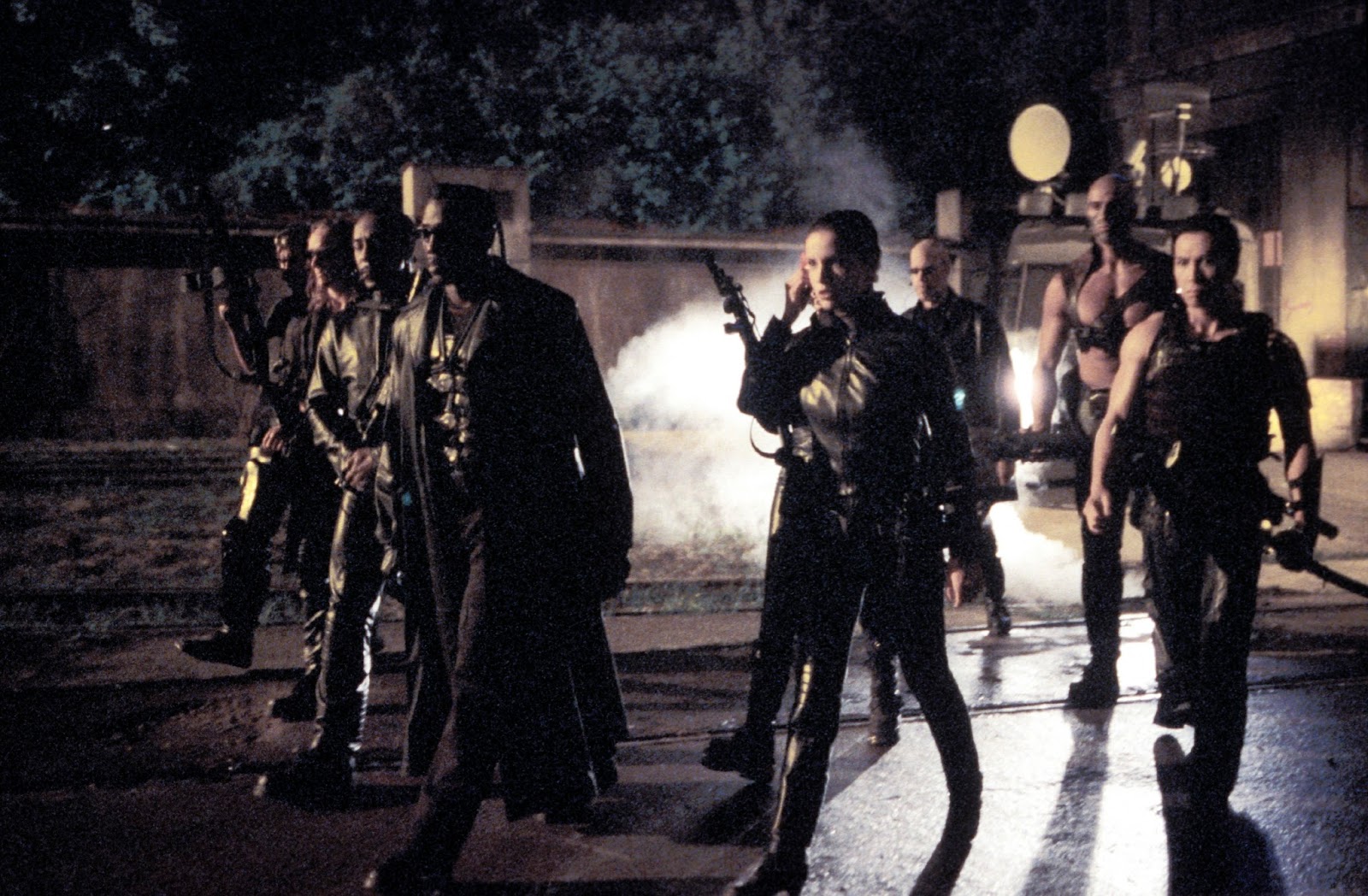 COMIC BOOK FAN AND LOVER: CINE / BLADE 2 (2002) - NEW LINE CINEMA ...