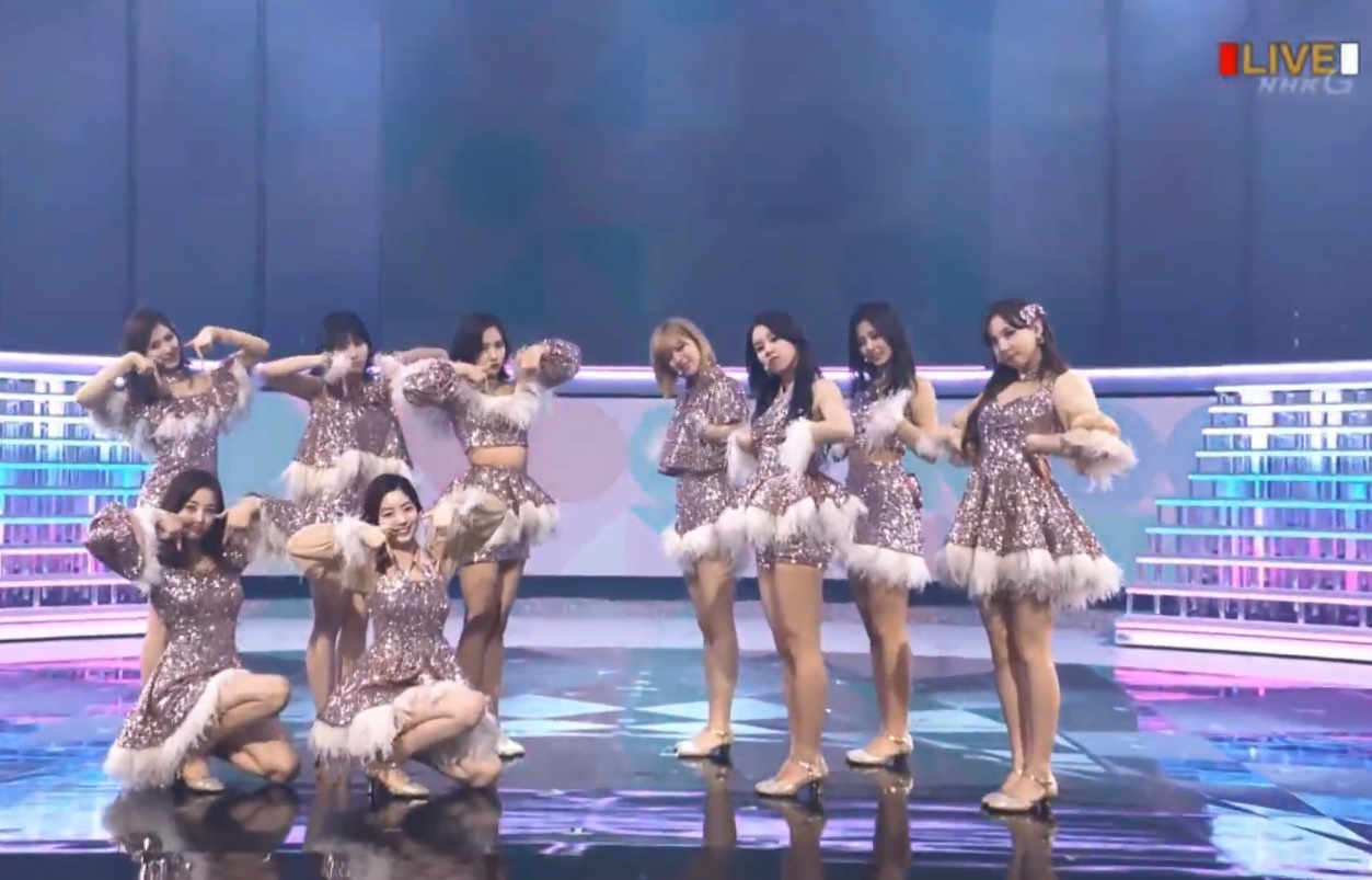 TWICE、ついにNHK 紅白歌合戦に初出場！「TT -Japanese ver.-」を披露したほか、「いつでも夢を」の合唱にも参加…楽屋 ...