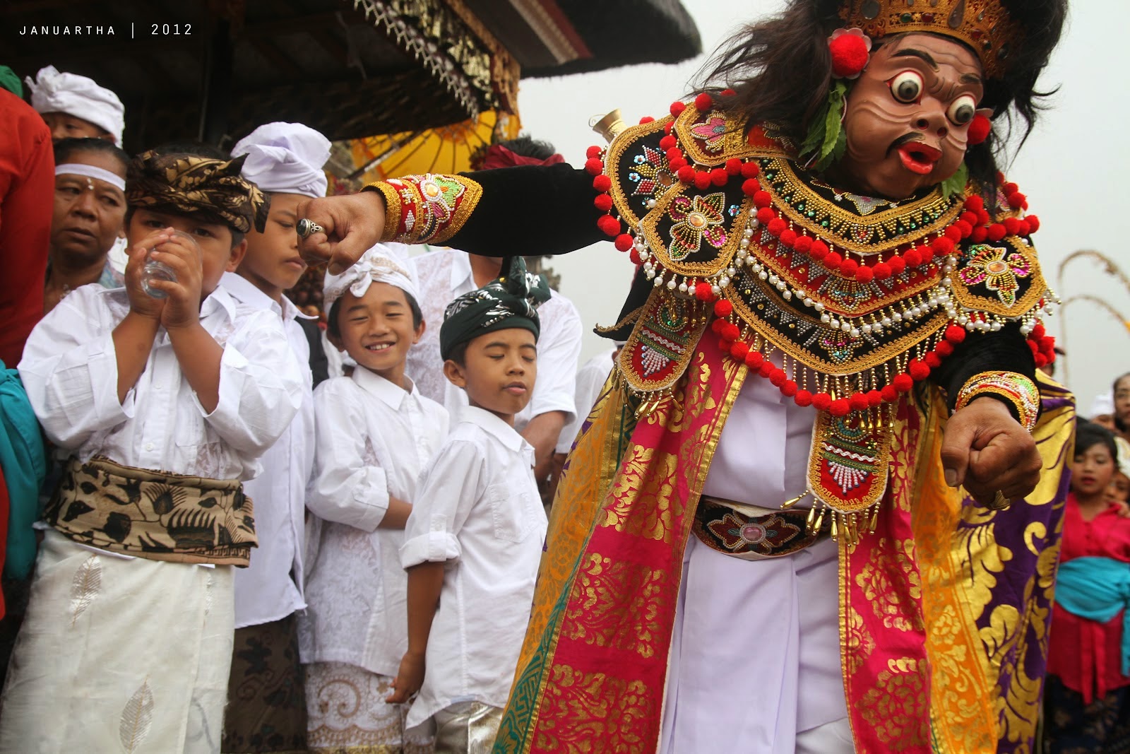 SUNDARI BALI TOUR: TARI TOPENG BALI