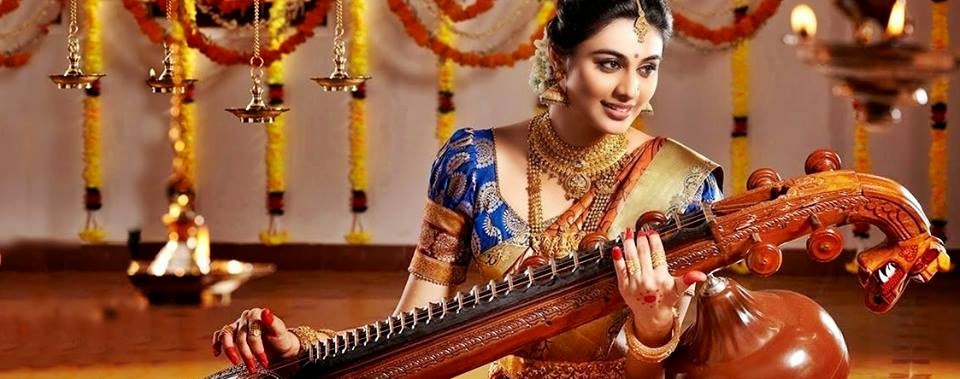 TELUGU WEB WORLD: BEAUTY PLAYING VEENA