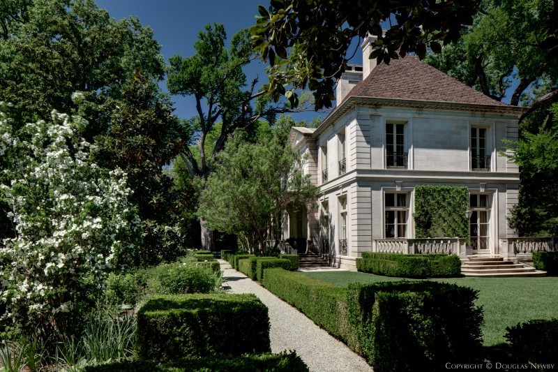 loveisspeed.......: Adjacent to the estate of former president George W ...